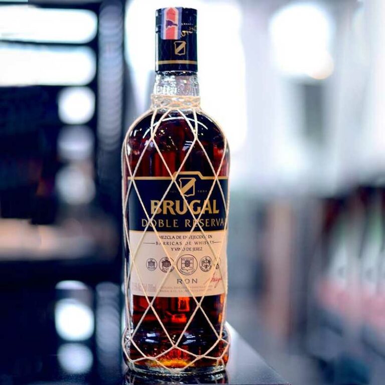 Ron Brugal Doble Reserva, 700 ml | Compra en línea - almacen.do
